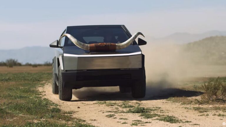 A Cybertruck owner drilled giant horns and made it a wild bull - EONMSK ...