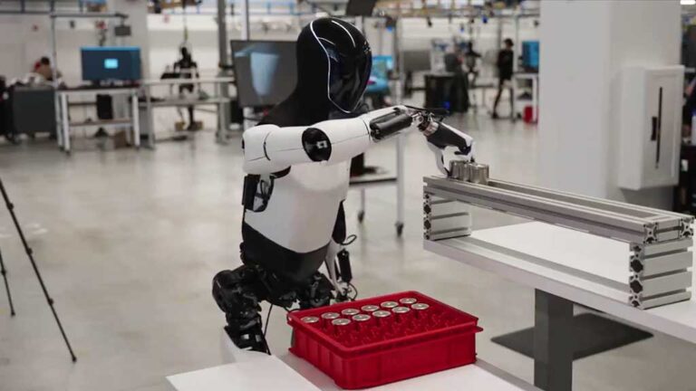 Tesla will redesign Optimus robot later this year: CEO - EONMSK News