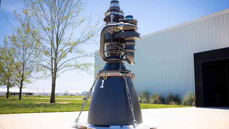 Here's our first look at SpaceX Raptor 3 engine with a clean design ...