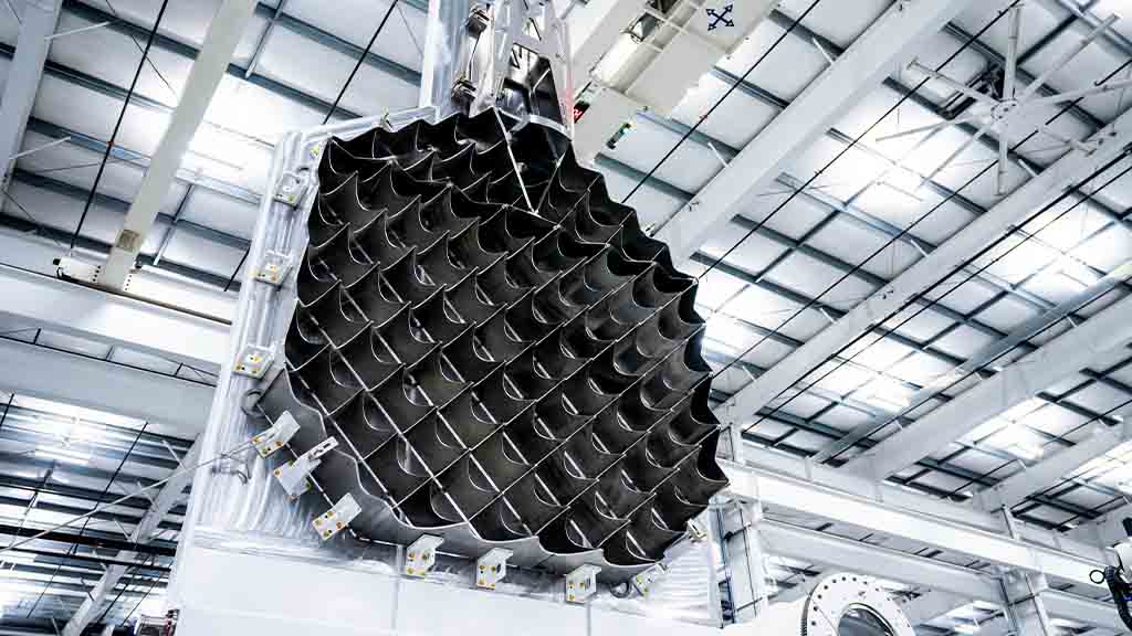 Next-gen SpaceX Super Heavy booster will double the grid fins size ...
