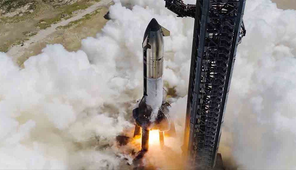 SpaceX marks full-duration static-fire test for Starship Flight 11 ...