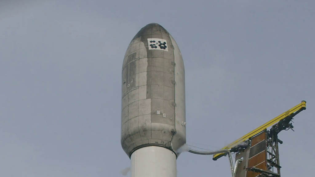 SpaceX Falcon 9 spotted using Starship's hexagonal heat shiled tiles ...