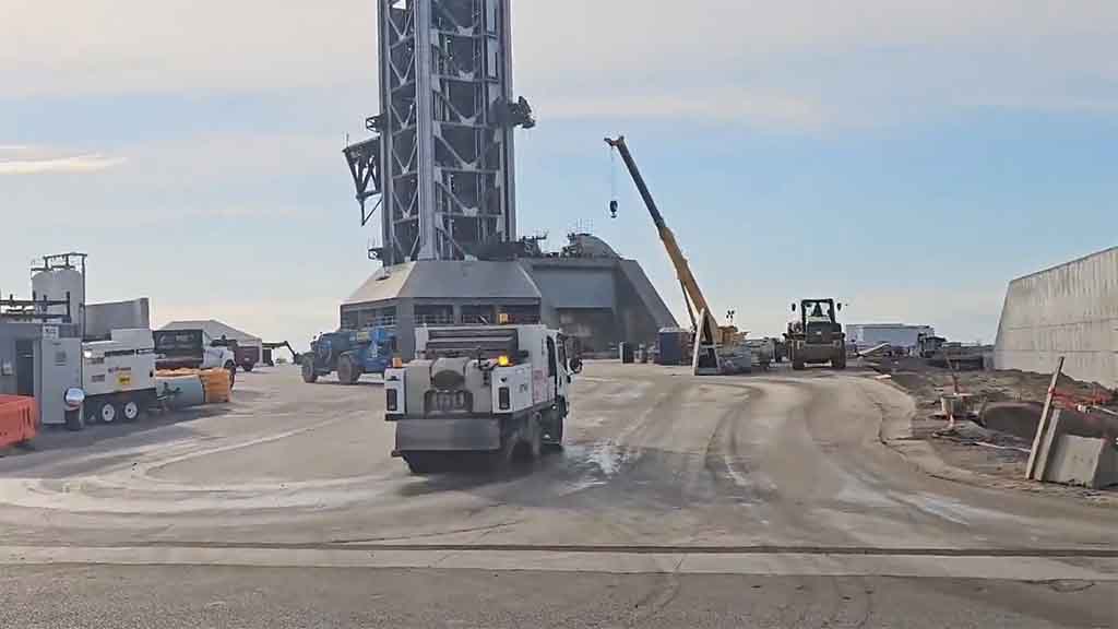 SpaceX clears Starship launch Pad 2's entrace, for Booster 19 rollout ...