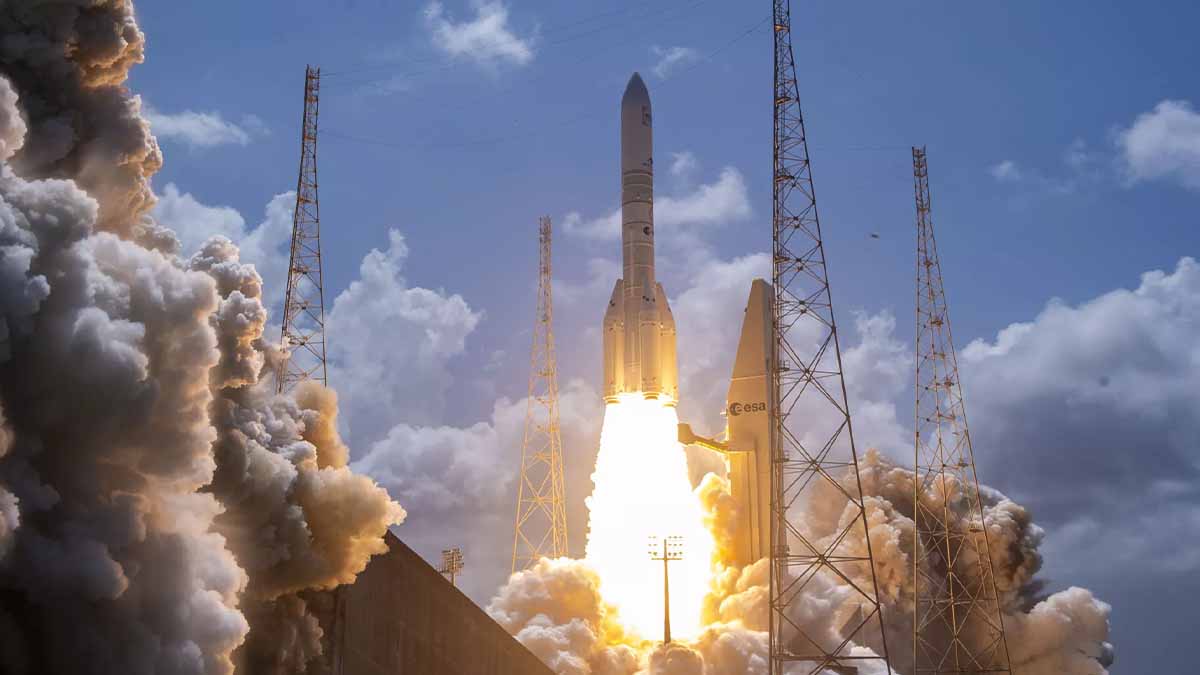 Ariane 64 rocket launches 32 Amazon Leo satellites with maiden flight ...