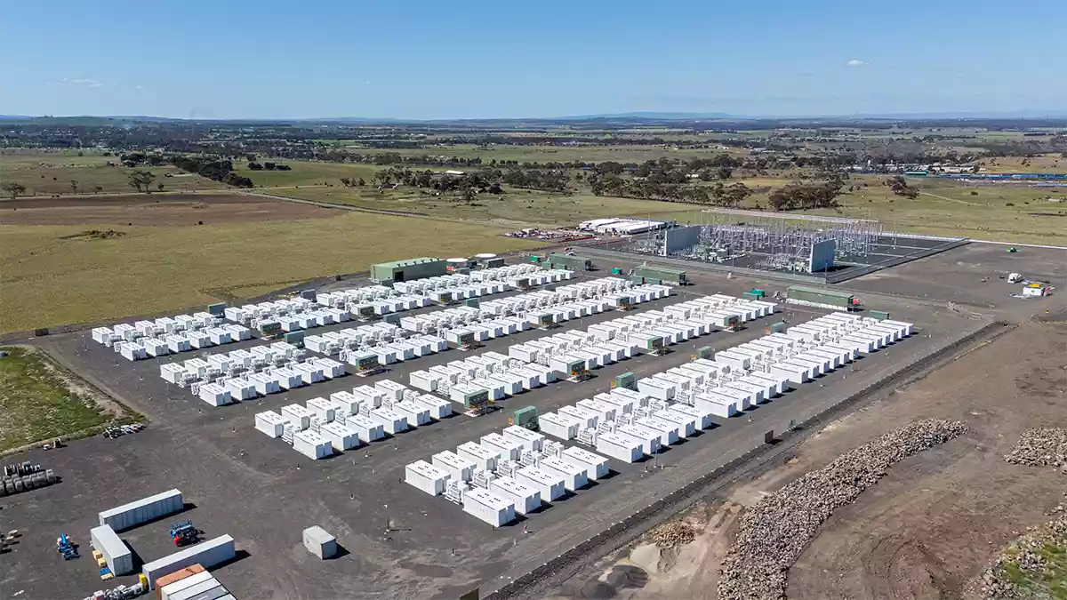 Melbourne Renewable Energy Hub goes online with 444 Tesla Megapacks ...